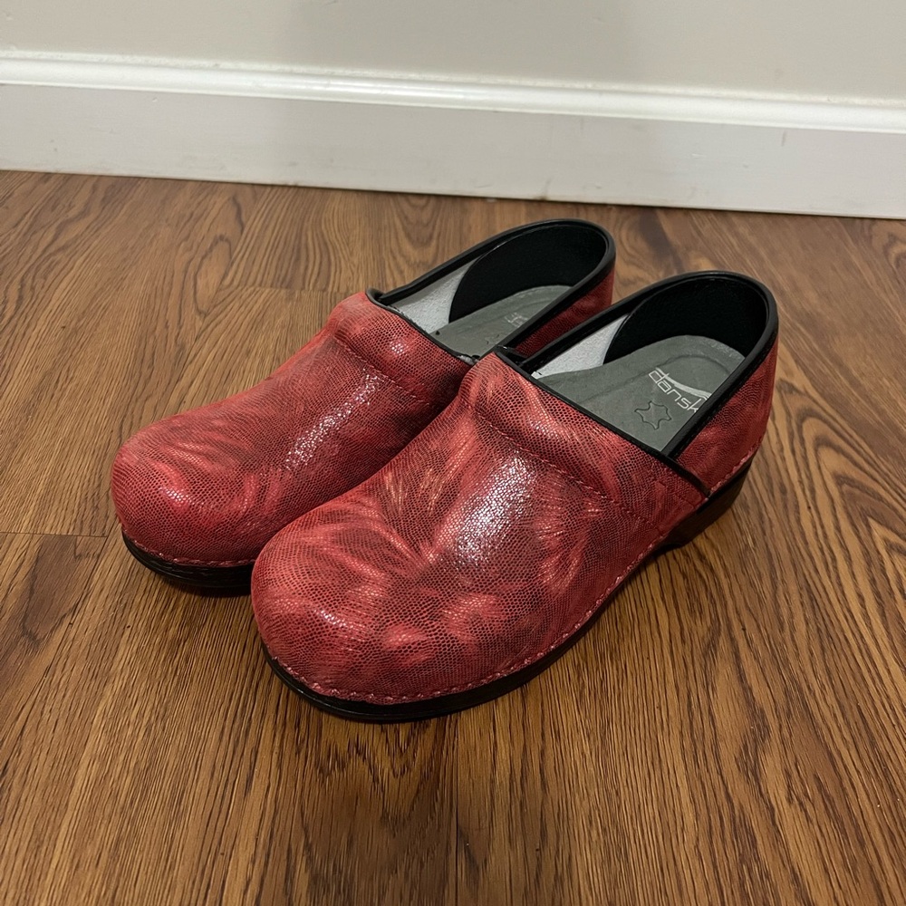 New Dansko Red Xp Professional Nursing Clogs Size 38 … - Gem